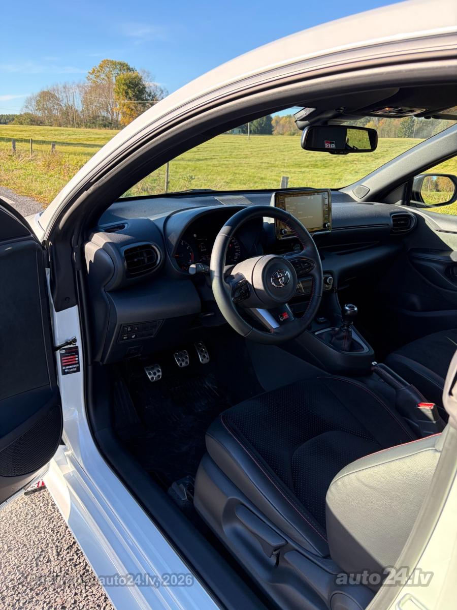 Toyota Yaris 2022 in Tallinn, with an engine capacity of 1.60 L and mileage of 44 thousand km for 35990 €, photo 9 on AUTOMOTO.COM.LV