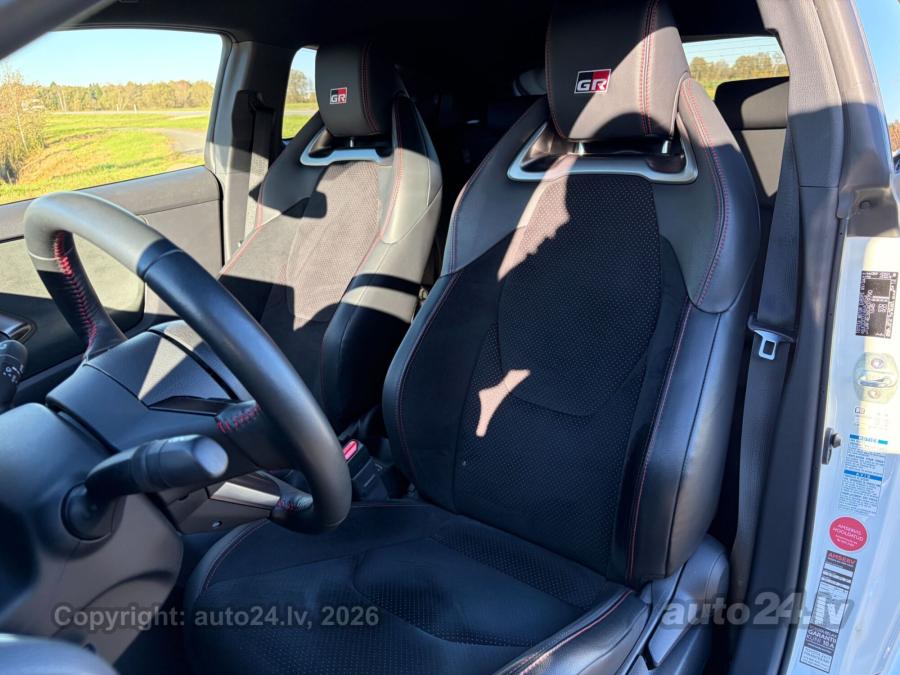 Toyota Yaris 2022 in Tallinn, with an engine capacity of 1.60 L and mileage of 44 thousand km for 35990 €, photo 12 on AUTOMOTO.COM.LV