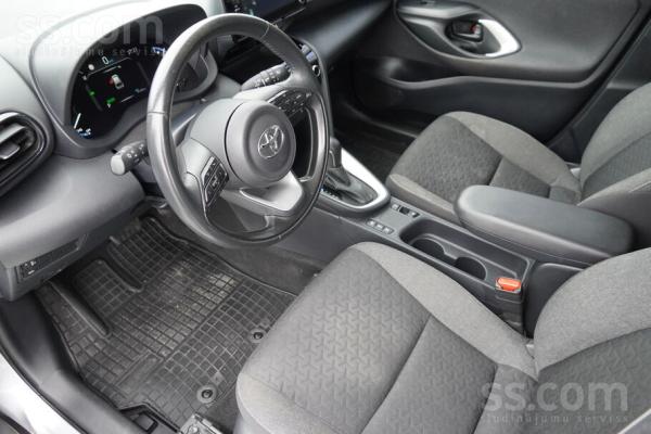Toyota Yaris 2023 in Riga, with an engine capacity of 1.50 L and mileage of 92 thousand km for 17690 €, photo 6 on AUTOMOTO.COM.LV