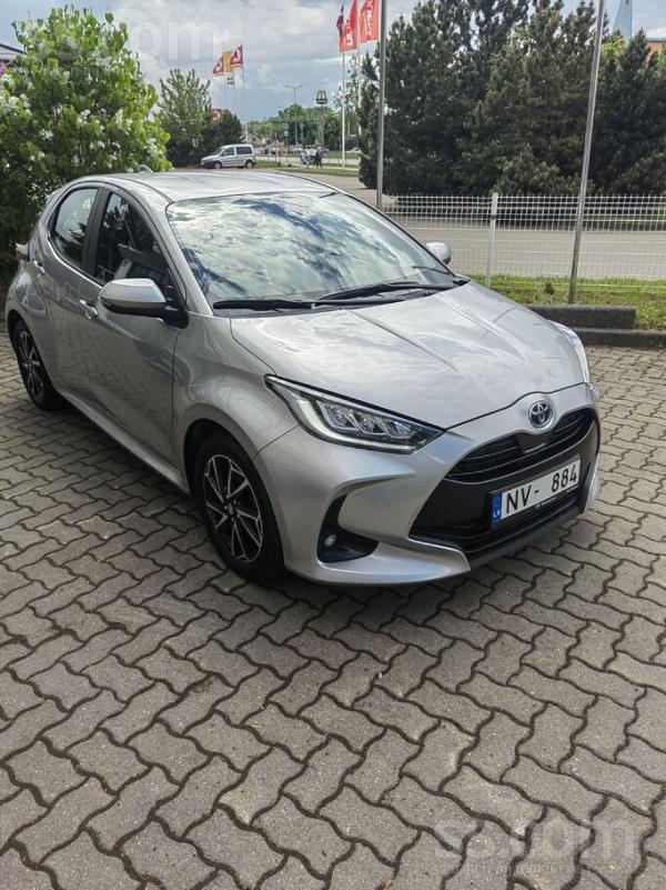 Toyota Yaris 2024 in Riga, with an engine capacity of 1.50 L and mileage of 52 thousand km for 17850 €, photo 1 on AUTOMOTO.COM.LV