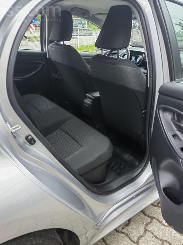 Toyota Yaris 2024 in Riga, with an engine capacity of 1.50 L and mileage of 52 thousand km for 17850 €, photo 7 on AUTOMOTO.COM.LV