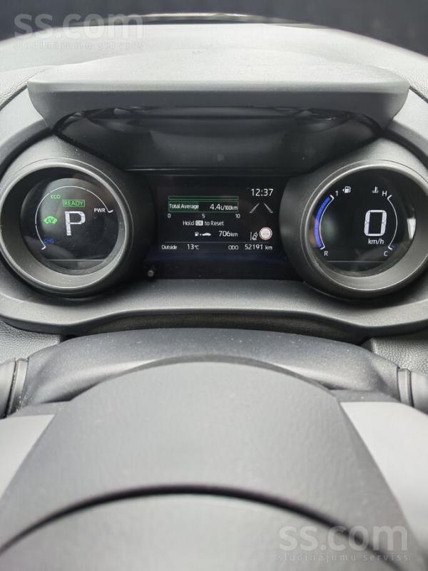 Toyota Yaris 2024 in Riga, with an engine capacity of 1.50 L and mileage of 52 thousand km for 17850 €, photo 9 on AUTOMOTO.COM.LV