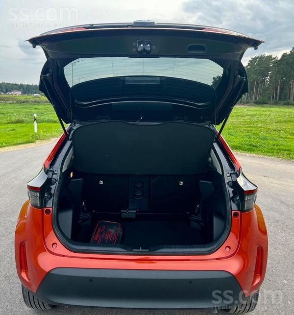 Toyota Yaris 2023 Rīga vietnē Oranžs Toyota Yaris 2023 Rīga, ar dzinēja tilpumu 1.50 L un nobraukumu 27 tūkst. km par 23200 €, foto 7 vietnē AUTOMOTO.COM.LV
