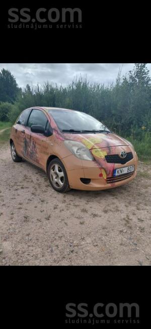 Orange Toyota Yaris 2006 in Tukums, with an engine capacity of 1.00 L and mileage of 158 thousand km for 850 €, photo 3 on AUTOMOTO.COM.LV