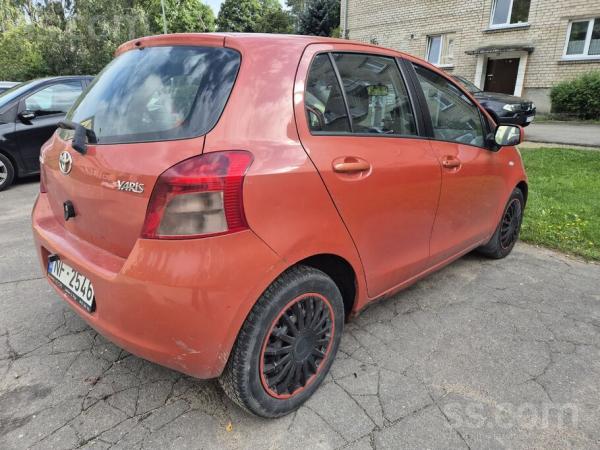 Orange Toyota Yaris 2006 in Riga, with an engine capacity of 1.30 L and mileage of 204 thousand km for 2000 €, photo 4 on AUTOMOTO.COM.LV