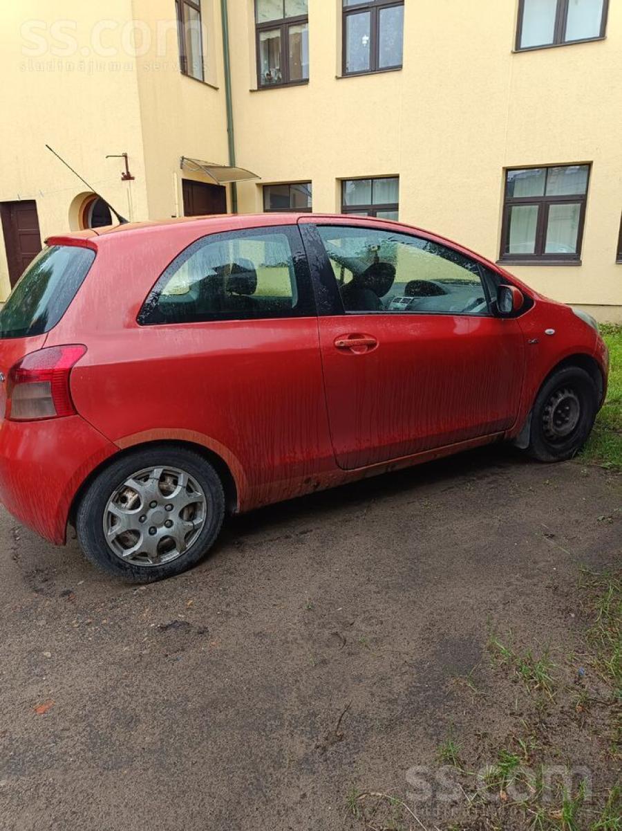 Orange Toyota Yaris 2007 in Riga, with an engine capacity of 1.40 L and mileage of 284 thousand km for 1450 €, photo 4 on AUTOMOTO.COM.LV