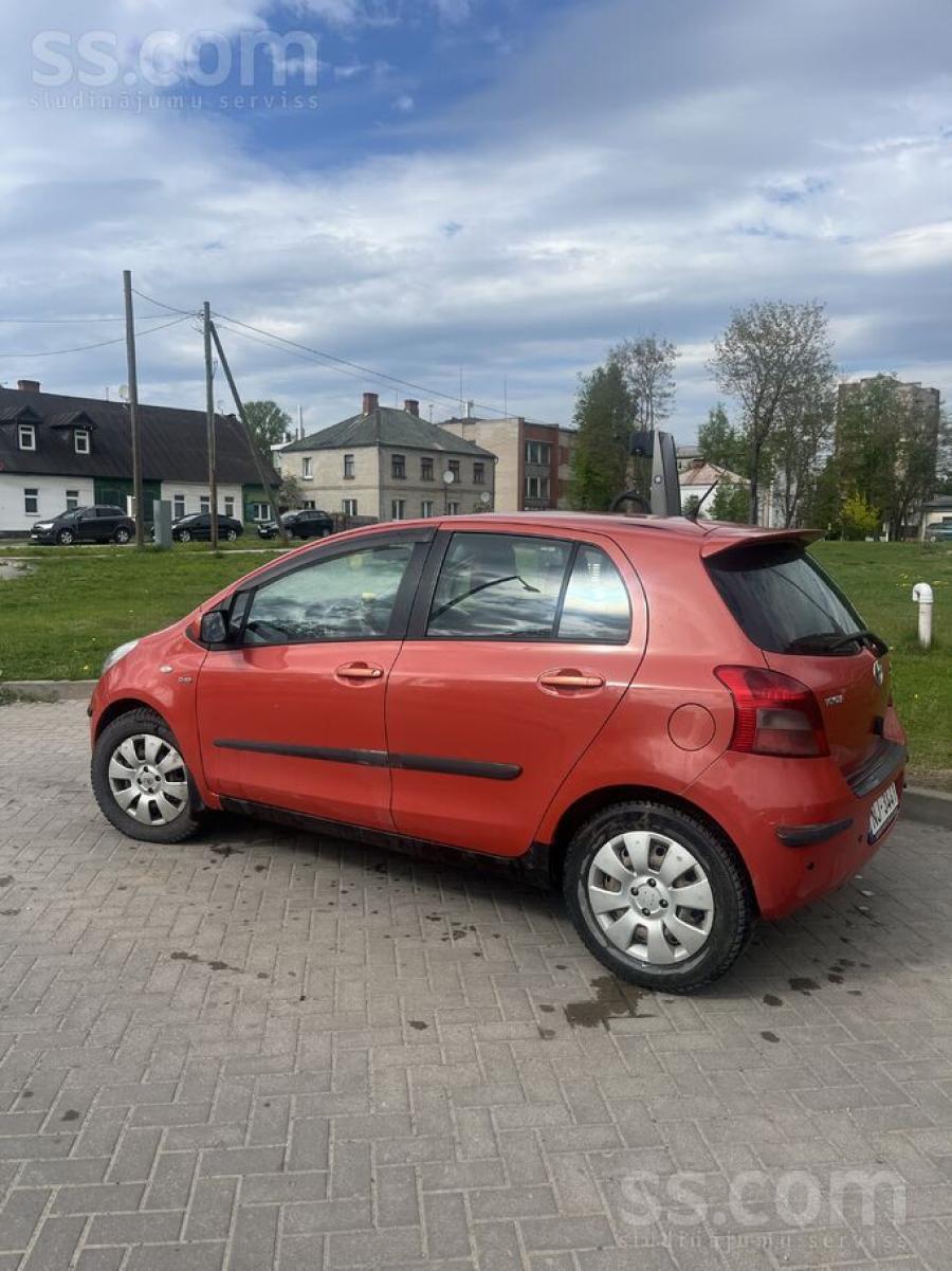 Orange Toyota Yaris 2007 in Daugavpils, with an engine capacity of 1.30 L and mileage of 250 thousand km for 1900 €, photo 3 on AUTOMOTO.COM.LV