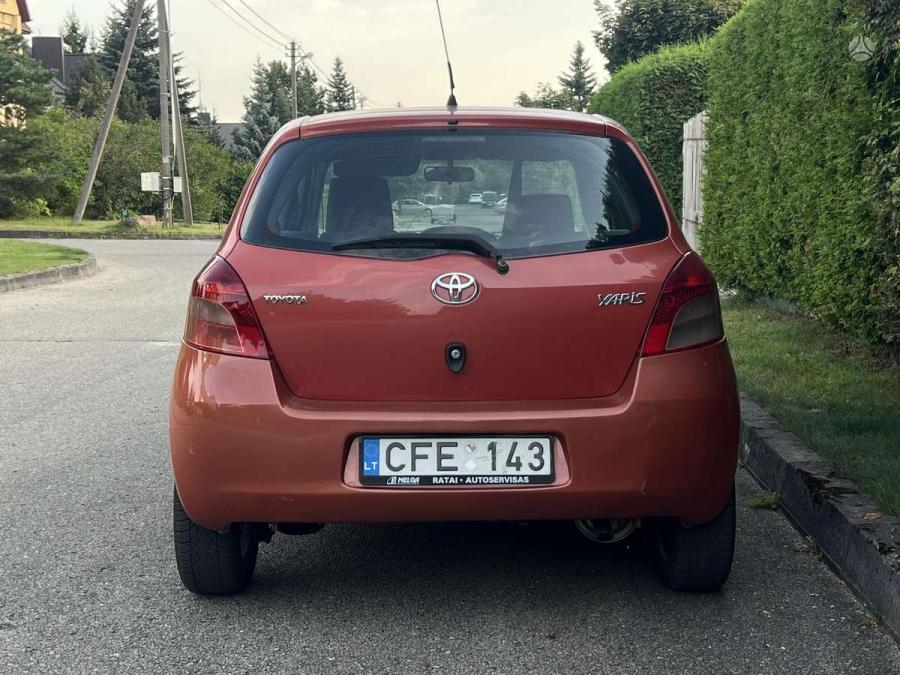 Oranžs Toyota Yaris 2010 Viļņa, ar dzinēja tilpumu 1.30 L un nobraukumu 180 tūkst. km par 3000 €, foto 4 vietnē AUTOMOTO.COM.LV