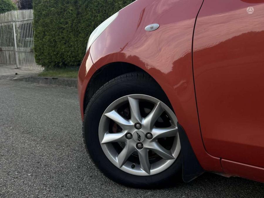 Oranžs Toyota Yaris 2010 Viļņa, ar dzinēja tilpumu 1.30 L un nobraukumu 180 tūkst. km par 3000 €, foto 5 vietnē AUTOMOTO.COM.LV