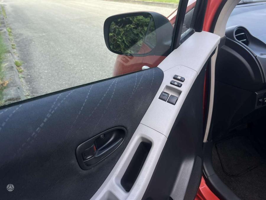 Oranžs Toyota Yaris 2010 Viļņa, ar dzinēja tilpumu 1.30 L un nobraukumu 180 tūkst. km par 3000 €, foto 15 vietnē AUTOMOTO.COM.LV
