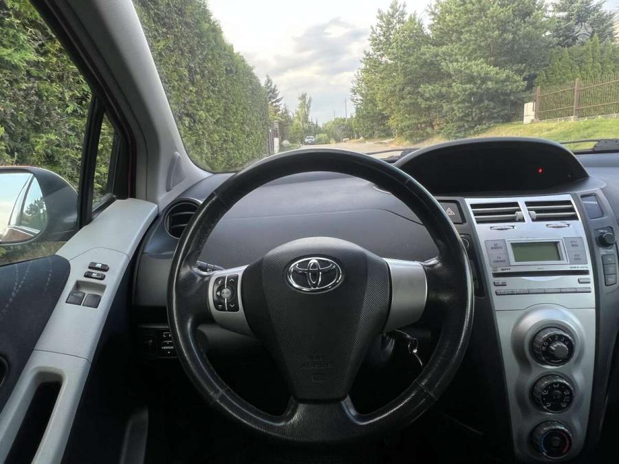 Oranžs Toyota Yaris 2010 Viļņa, ar dzinēja tilpumu 1.30 L un nobraukumu 180 tūkst. km par 3000 €, foto 21 vietnē AUTOMOTO.COM.LV