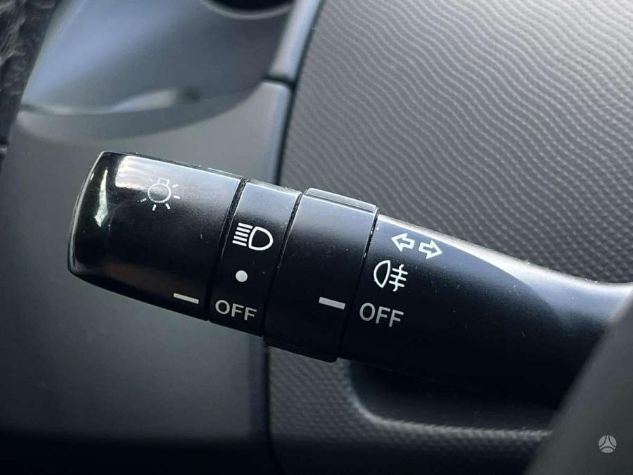Oranžs Toyota Yaris 2010 Viļņa, ar dzinēja tilpumu 1.30 L un nobraukumu 180 tūkst. km par 3000 €, foto 26 vietnē AUTOMOTO.COM.LV