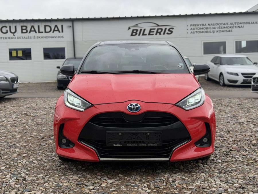 Orange Toyota Yaris 2021 in Utena, with an engine capacity of 1.49 L and mileage of 190 thousand km for 12590 €, photo 6 on AUTOMOTO.COM.LV