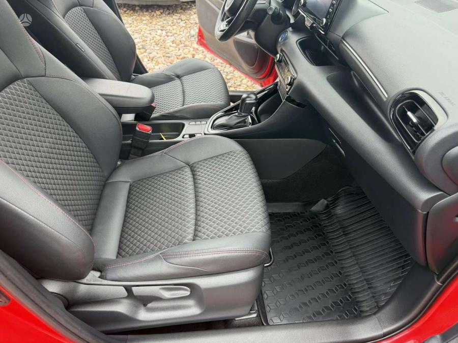 Orange Toyota Yaris 2021 in Utena, with an engine capacity of 1.49 L and mileage of 190 thousand km for 12590 €, photo 9 on AUTOMOTO.COM.LV