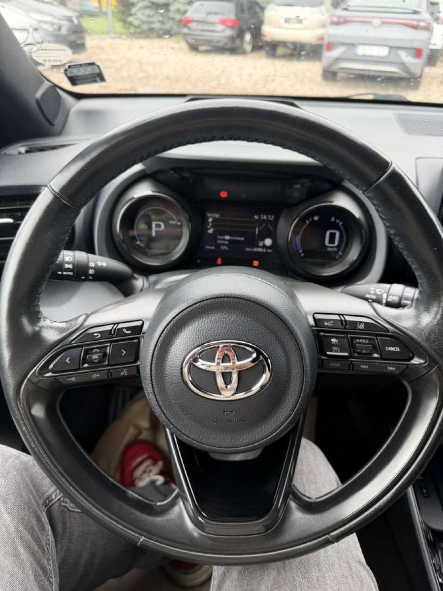 Orange Toyota Yaris 2021 in Utena, with an engine capacity of 1.49 L and mileage of 190 thousand km for 12590 €, photo 17 on AUTOMOTO.COM.LV