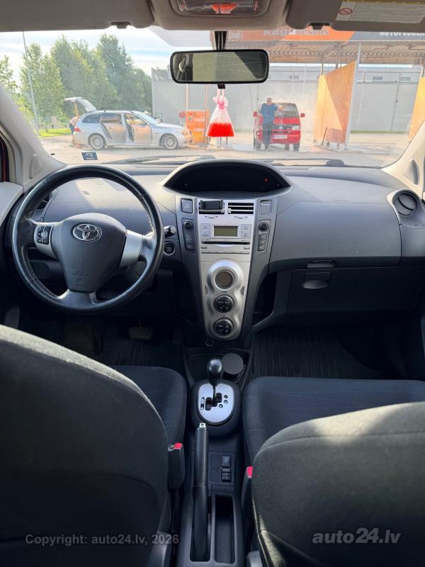Orange Toyota Yaris 2006 in Voru, with an engine capacity of 1.30 L and mileage of 243 thousand km for 1750 €, photo 8 on AUTOMOTO.COM.LV