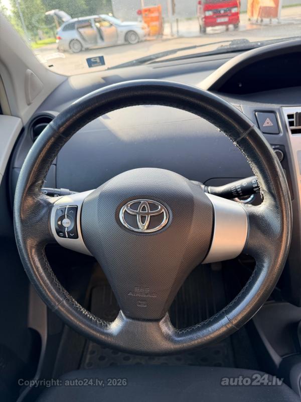 Orange Toyota Yaris 2006 in Voru, with an engine capacity of 1.30 L and mileage of 243 thousand km for 1750 €, photo 10 on AUTOMOTO.COM.LV
