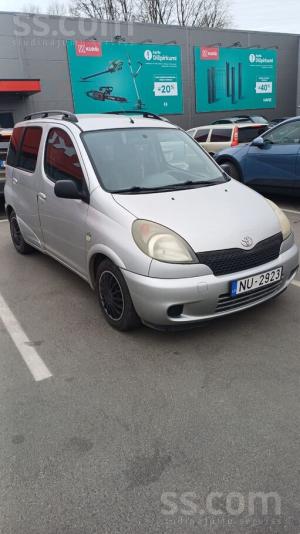 Toyota Yaris 2002 Rīga, ar dzinēja tilpumu 1.40 L un nobraukumu 256 tūkst. km par 700 €, foto  vietnē AUTOMOTO.COM.LV