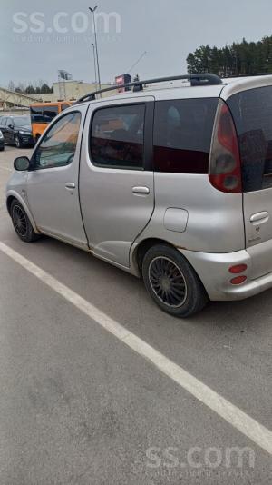 Toyota Yaris 2002 Rīga, ar dzinēja tilpumu 1.40 L un nobraukumu 256 tūkst. km par 700 €, foto 4 vietnē AUTOMOTO.COM.LV