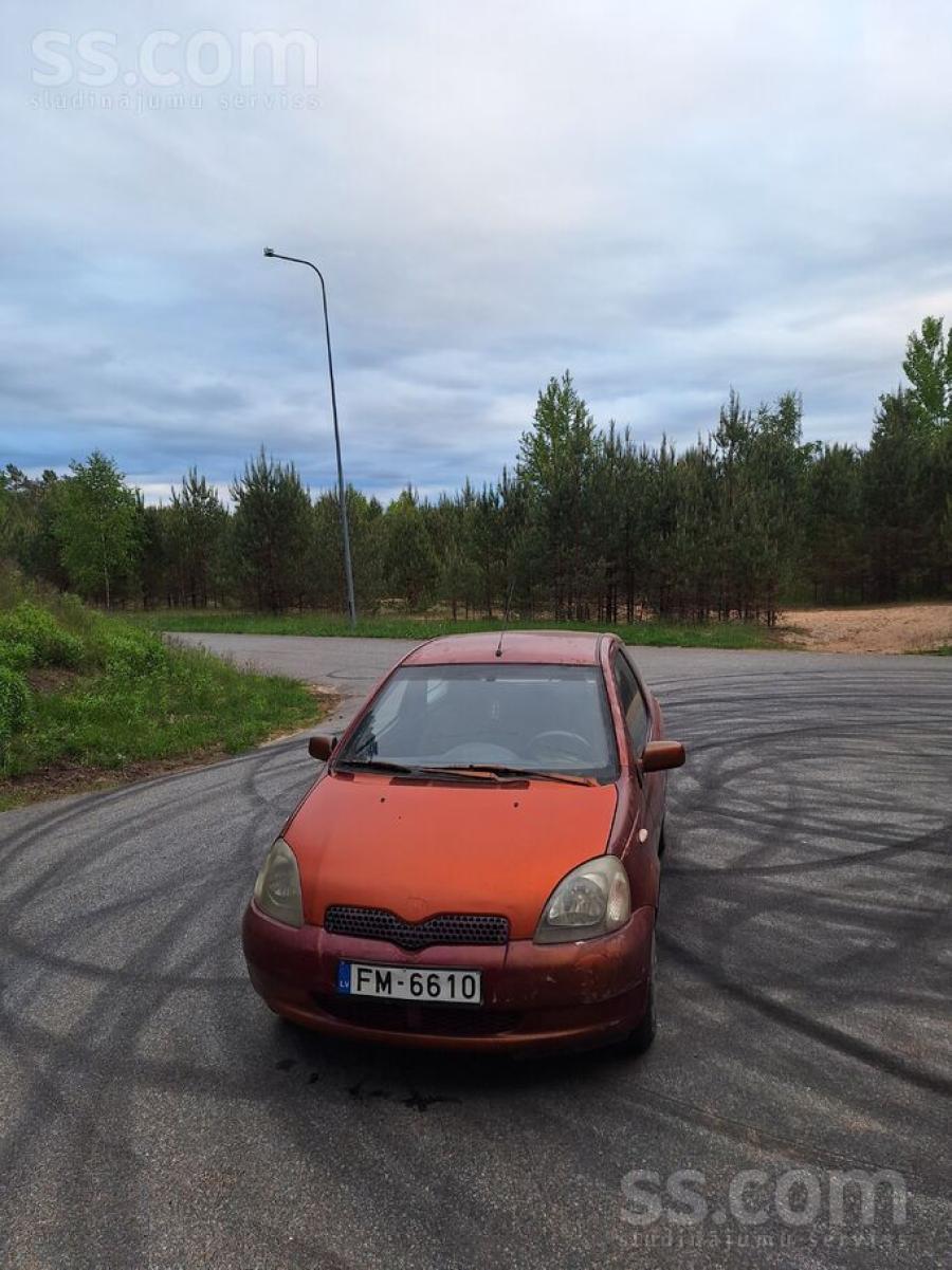 Sarkans Toyota Yaris 2002 Rīga, ar dzinēja tilpumu 1.30 L un nobraukumu 230 tūkst. km par 450 €, foto 1 vietnē AUTOMOTO.COM.LV