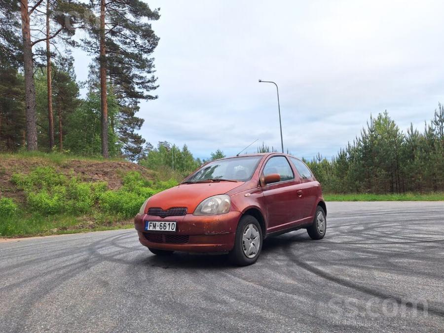 Sarkans Toyota Yaris 2002 Rīga, ar dzinēja tilpumu 1.30 L un nobraukumu 230 tūkst. km par 450 €, foto 3 vietnē AUTOMOTO.COM.LV