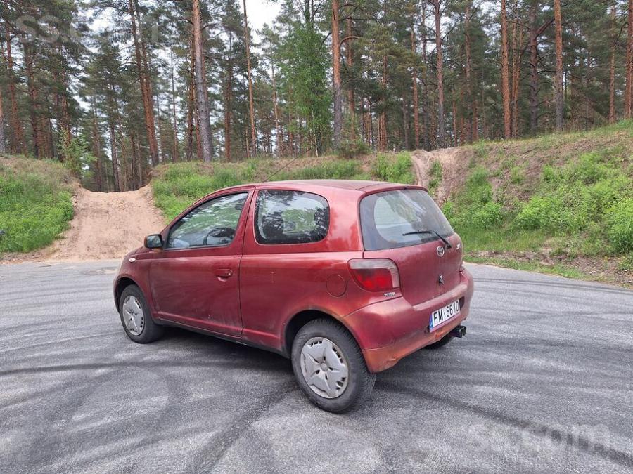 Sarkans Toyota Yaris 2002 Rīga, ar dzinēja tilpumu 1.30 L un nobraukumu 230 tūkst. km par 450 €, foto 6 vietnē AUTOMOTO.COM.LV