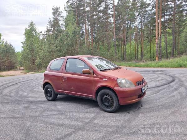 Красный Тойота Ярис 2002 в Рига, объемом двигателя 1.30 л и пробегом 230 тыс. км за 450 €, фото 8 на AUTOMOTO.COM.LV
