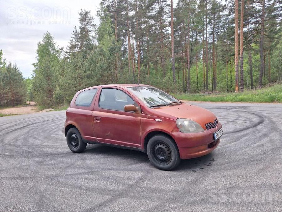 Sarkans Toyota Yaris 2002 Rīga, ar dzinēja tilpumu 1.30 L un nobraukumu 230 tūkst. km par 450 €, foto 9 vietnē AUTOMOTO.COM.LV