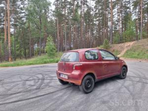 Sarkans Toyota Yaris 2002 Rīga, ar dzinēja tilpumu 1.30 L un nobraukumu 230 tūkst. km par 450 €, foto 10 vietnē AUTOMOTO.COM.LV
