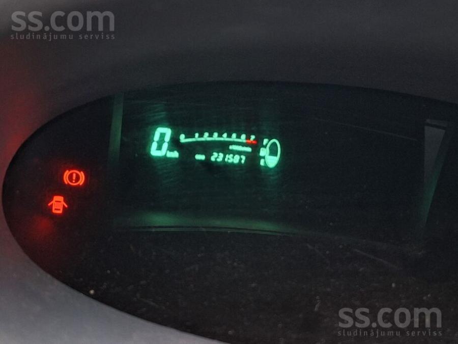 Sarkans Toyota Yaris 2002 Rīga, ar dzinēja tilpumu 1.30 L un nobraukumu 230 tūkst. km par 450 €, foto 15 vietnē AUTOMOTO.COM.LV