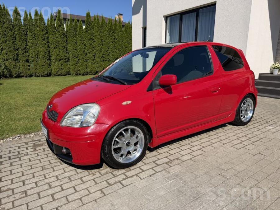 Sarkans Toyota Yaris 2004 Rīga, ar dzinēja tilpumu 1.50 L un nobraukumu 189 tūkst. km par 4490 €, foto 1 vietnē AUTOMOTO.COM.LV