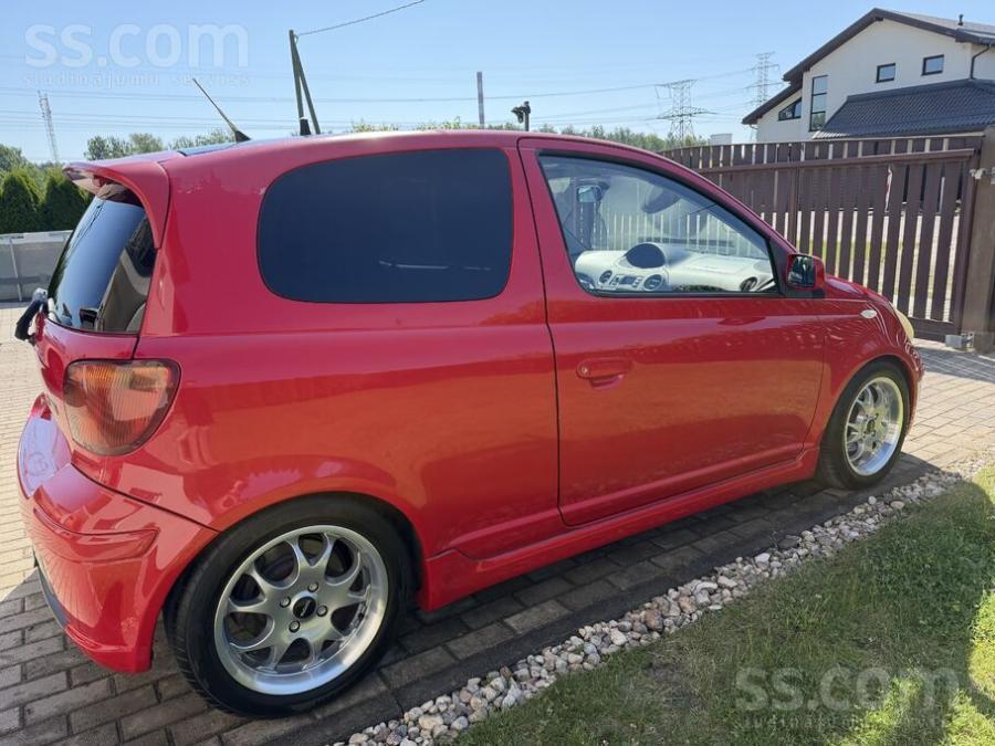 Sarkans Toyota Yaris 2004 Rīga, ar dzinēja tilpumu 1.50 L un nobraukumu 189 tūkst. km par 4490 €, foto 4 vietnē AUTOMOTO.COM.LV