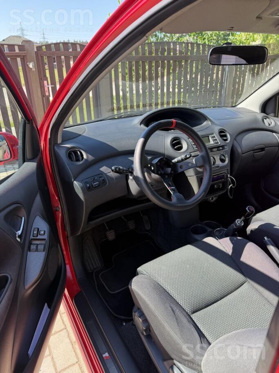 Sarkans Toyota Yaris 2004 Rīga, ar dzinēja tilpumu 1.50 L un nobraukumu 189 tūkst. km par 4490 €, foto 5 vietnē AUTOMOTO.COM.LV