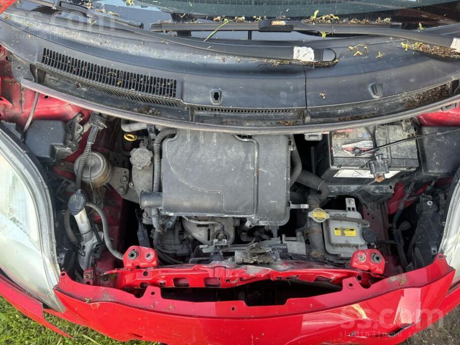 Red Toyota Yaris 2013 in Riga, with an engine capacity of 1.00 L and mileage of 191 thousand km for 700 €, photo 5 on AUTOMOTO.COM.LV