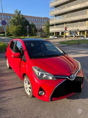 Red Toyota Yaris 2015 in Vilnius, with an engine capacity of 1.50 L and mileage of 90 thousand km for 9800 €, photo  on AUTOMOTO.COM.LV