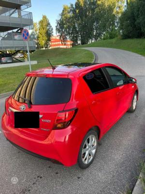 Red Toyota Yaris 2015 in Vilnius, with an engine capacity of 1.50 L and mileage of 90 thousand km for 9800 €, photo 5 on AUTOMOTO.COM.LV