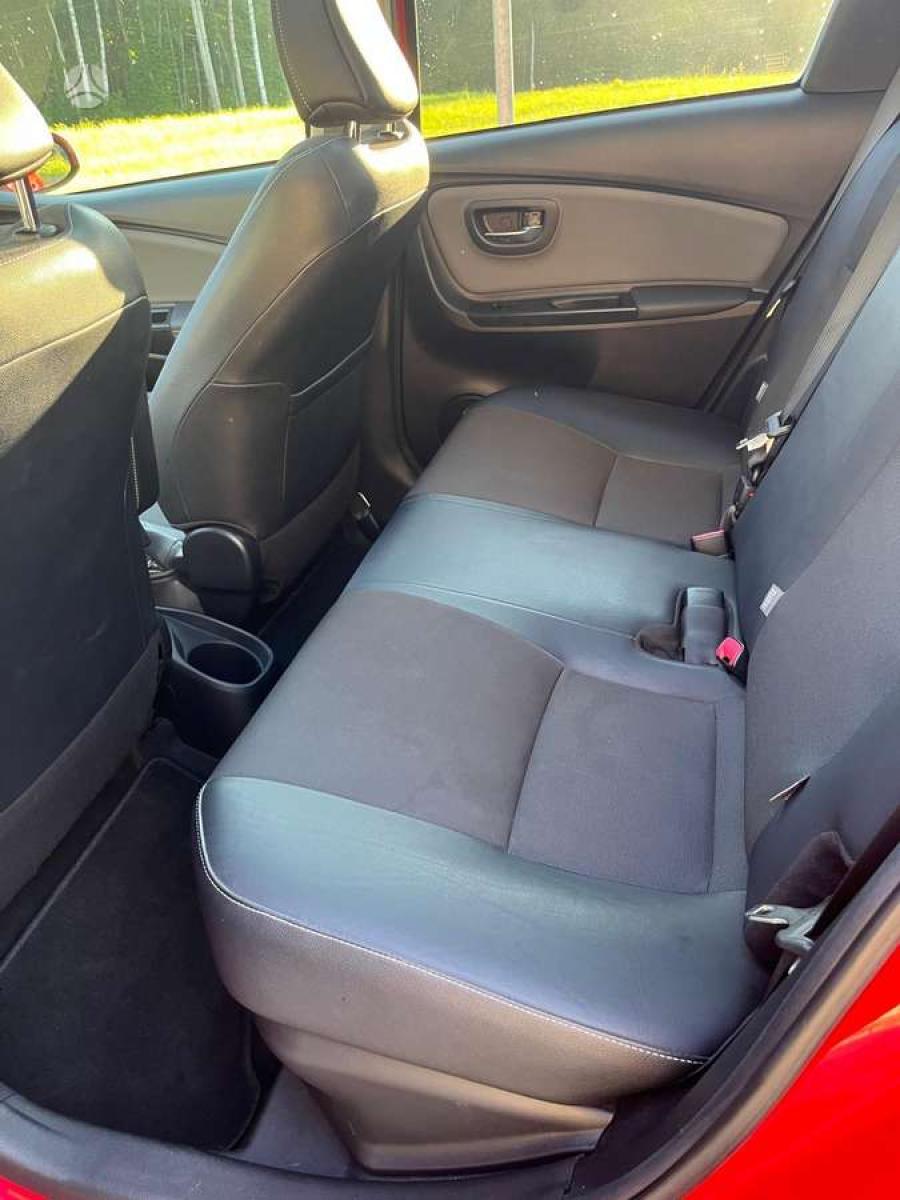 Red Toyota Yaris 2015 in Vilnius, with an engine capacity of 1.50 L and mileage of 90 thousand km for 9800 €, photo 9 on AUTOMOTO.COM.LV