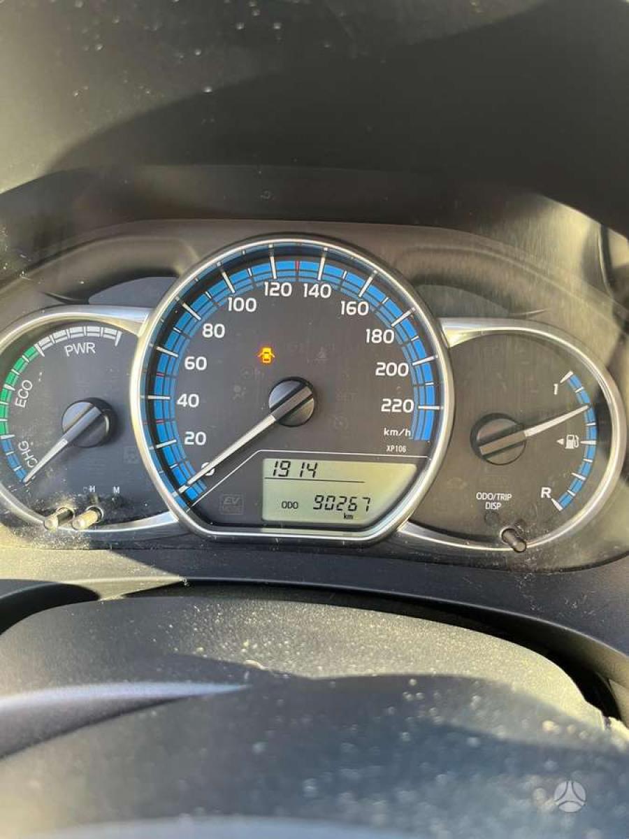 Red Toyota Yaris 2015 in Vilnius, with an engine capacity of 1.50 L and mileage of 90 thousand km for 9800 €, photo 12 on AUTOMOTO.COM.LV