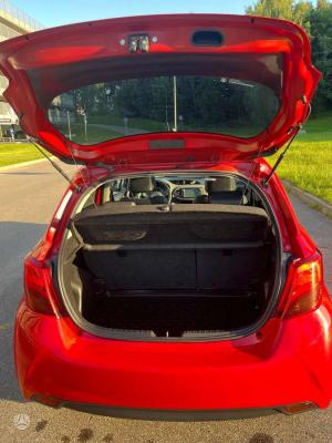 Red Toyota Yaris 2015 in Vilnius, with an engine capacity of 1.50 L and mileage of 90 thousand km for 9800 €, photo 13 on AUTOMOTO.COM.LV