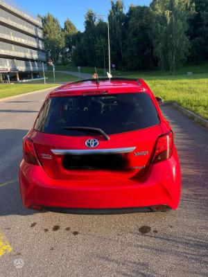 Red Toyota Yaris 2015 in Vilnius, with an engine capacity of 1.50 L and mileage of 90 thousand km for 9800 €, photo 15 on AUTOMOTO.COM.LV