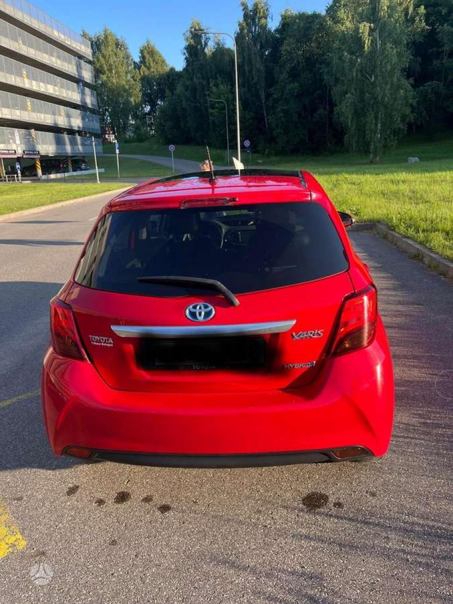 Red Toyota Yaris 2015 in Vilnius, with an engine capacity of 1.50 L and mileage of 90 thousand km for 9800 €, photo 15 on AUTOMOTO.COM.LV