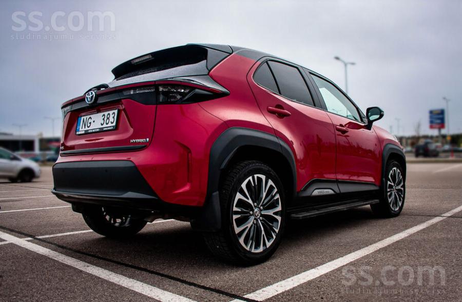 Red Toyota Yaris 2022 in Riga, with an engine capacity of 1.50 L and mileage of 52 thousand km for 22000 €, photo 4 on AUTOMOTO.COM.LV