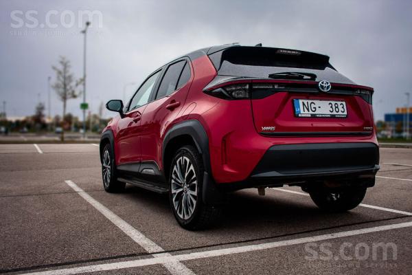Red Toyota Yaris 2022 in Riga, with an engine capacity of 1.50 L and mileage of 52 thousand km for 22000 €, photo 5 on AUTOMOTO.COM.LV