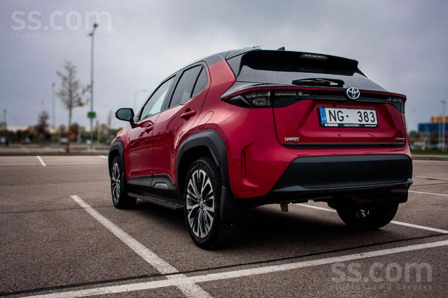 Red Toyota Yaris 2022 in Riga, with an engine capacity of 1.50 L and mileage of 52 thousand km for 22000 €, photo 5 on AUTOMOTO.COM.LV