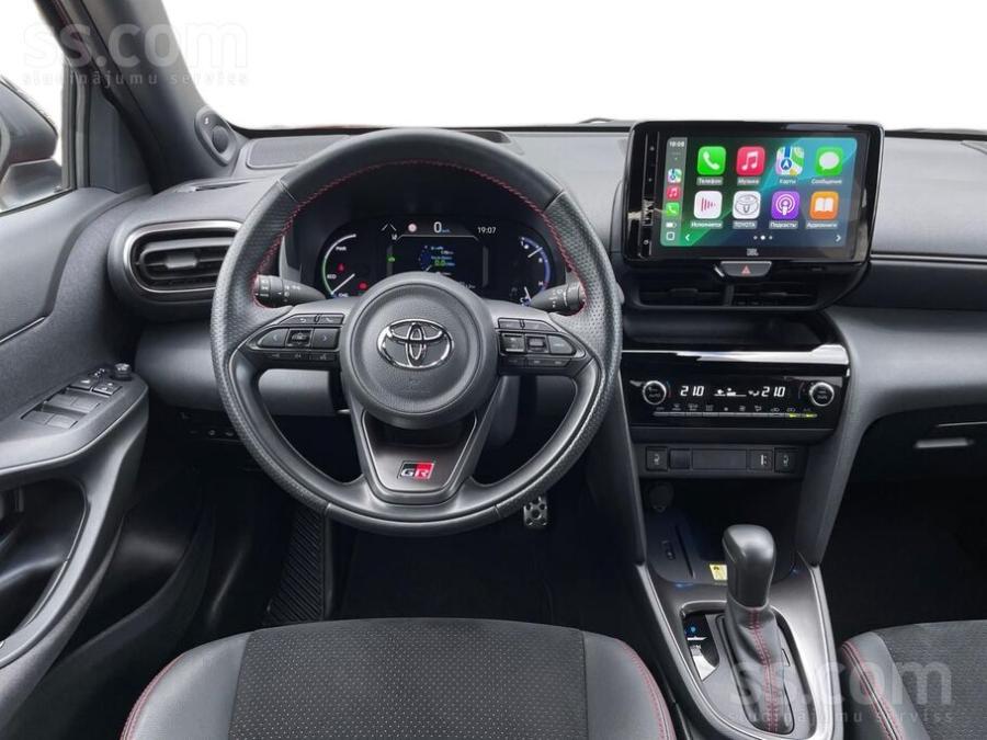 Sarkans Toyota Yaris 2023 Rīga, ar dzinēja tilpumu 1.50 L un nobraukumu 13 tūkst. km par 26990 €, foto 10 vietnē AUTOMOTO.COM.LV