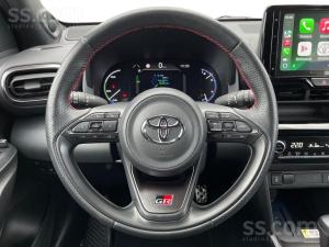 Sarkans Toyota Yaris 2023 Rīga, ar dzinēja tilpumu 1.50 L un nobraukumu 13 tūkst. km par 26990 €, foto 13 vietnē AUTOMOTO.COM.LV