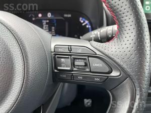 Sarkans Toyota Yaris 2023 Rīga, ar dzinēja tilpumu 1.50 L un nobraukumu 13 tūkst. km par 26990 €, foto 23 vietnē AUTOMOTO.COM.LV