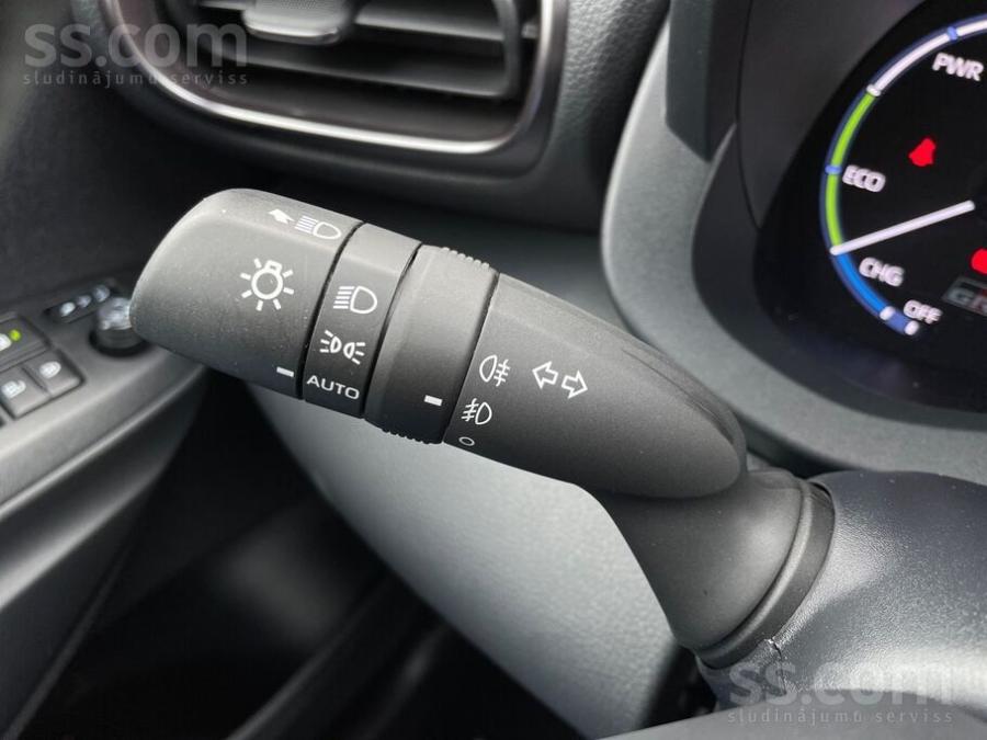 Sarkans Toyota Yaris 2023 Rīga, ar dzinēja tilpumu 1.50 L un nobraukumu 13 tūkst. km par 26990 €, foto 24 vietnē AUTOMOTO.COM.LV