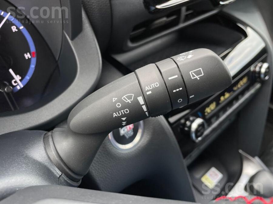 Sarkans Toyota Yaris 2023 Rīga, ar dzinēja tilpumu 1.50 L un nobraukumu 13 tūkst. km par 26990 €, foto 25 vietnē AUTOMOTO.COM.LV