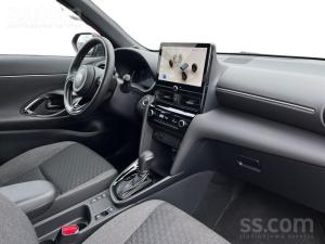 Sarkans Toyota Yaris 2025 Rīga, ar dzinēja tilpumu 1.50 L un nobraukumu 12 tūkst. km par 25990 €, foto 7 vietnē AUTOMOTO.COM.LV